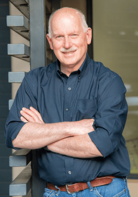 Orthopaedic Surgeon specialising in hip and knee surgery